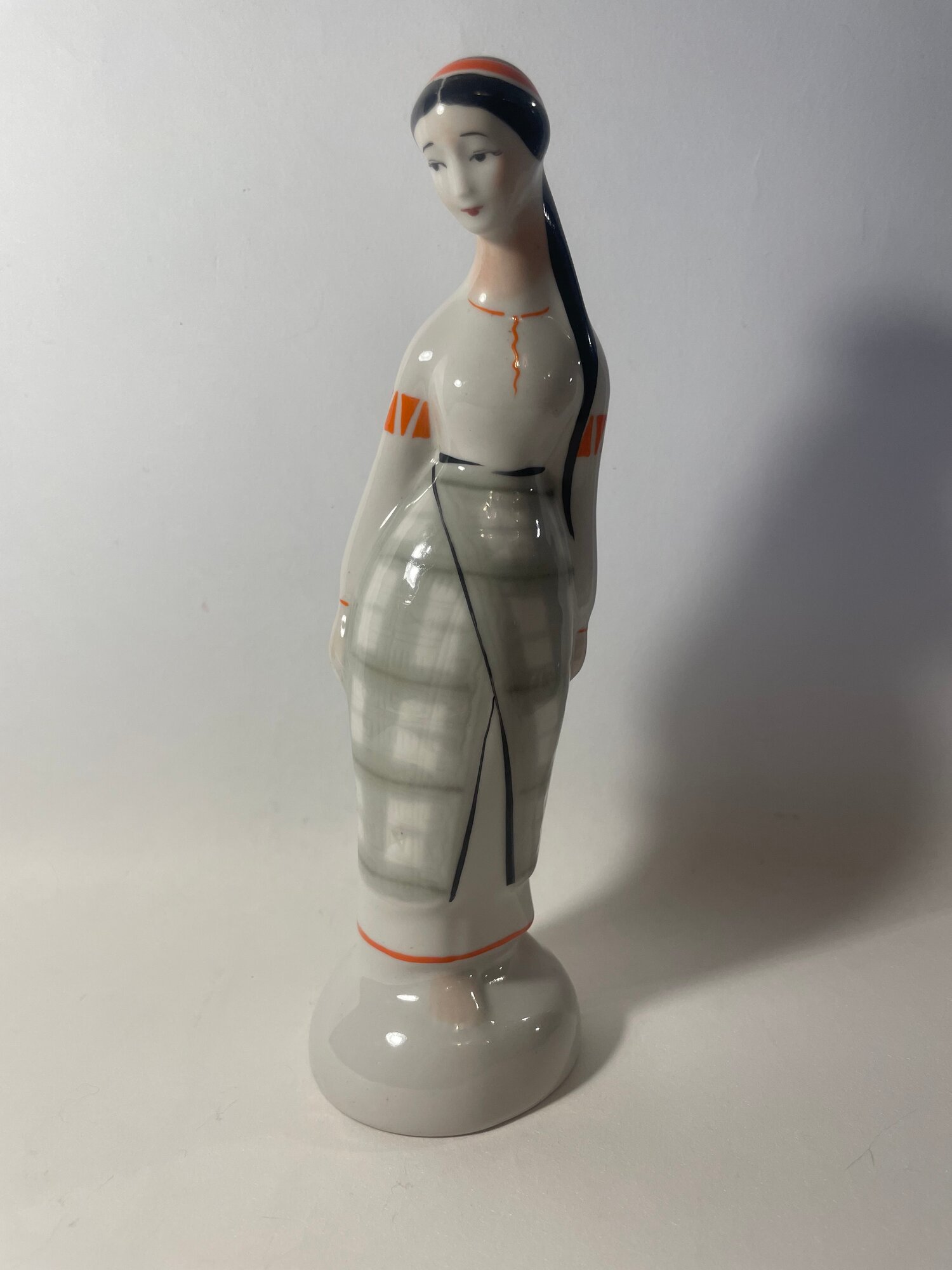 Статуэтка "Наймичка". Коростень, СССР,1966 г. Фарфор. Редкость!