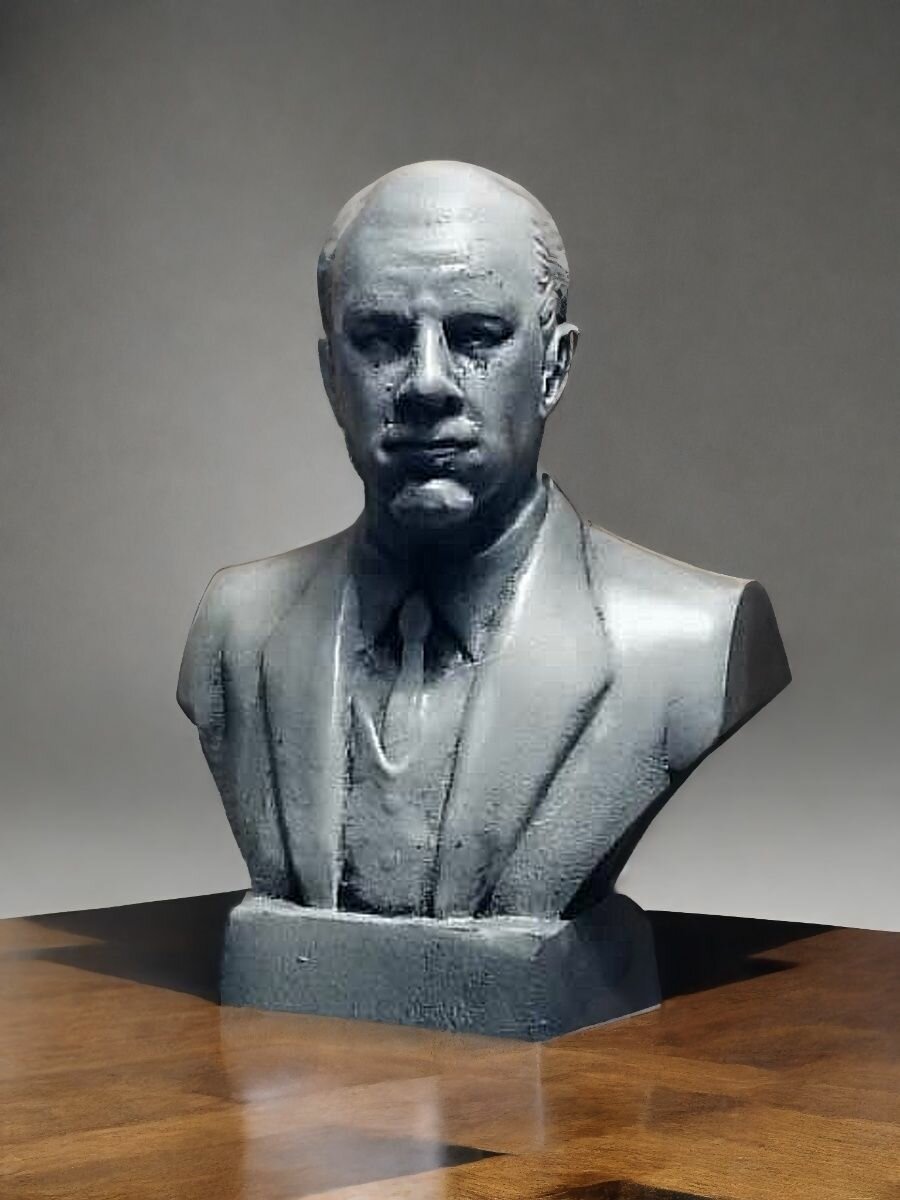 Бюст Ильин Иван Александрович в костюме из камня. Патина. Высота 60мм. Высокая детализация. Тяжелый и холодный