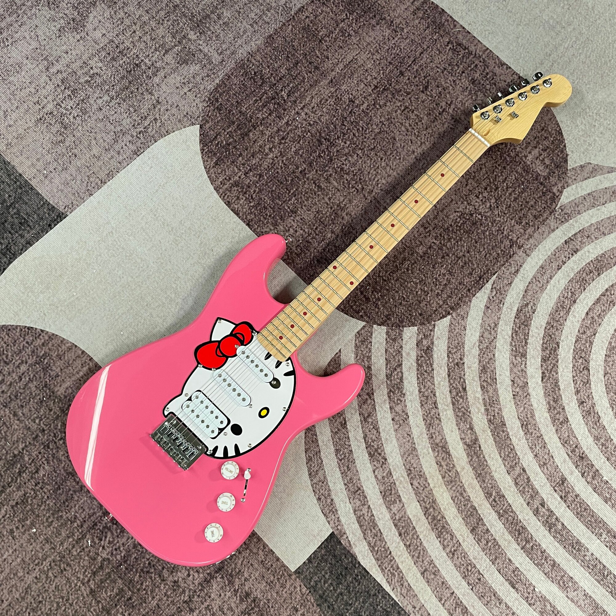 Электрогитара Stratocaster 6-струнная, корпус Дерево