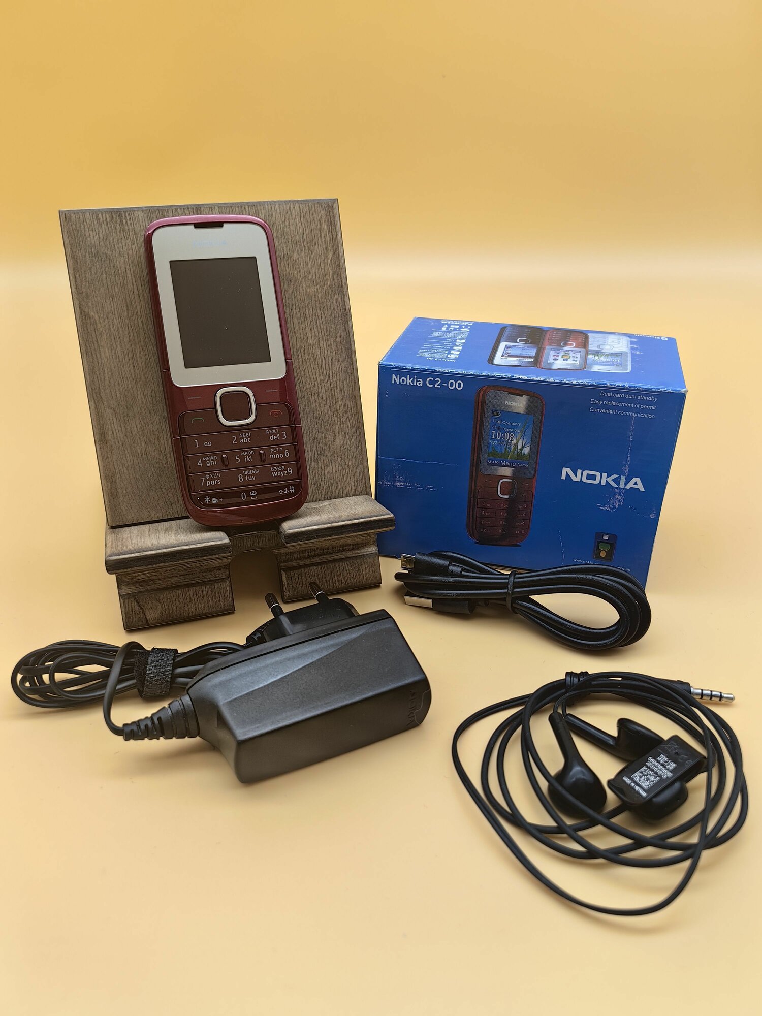 Мобильный кнопочный телефон Nokia C2-00, Красный