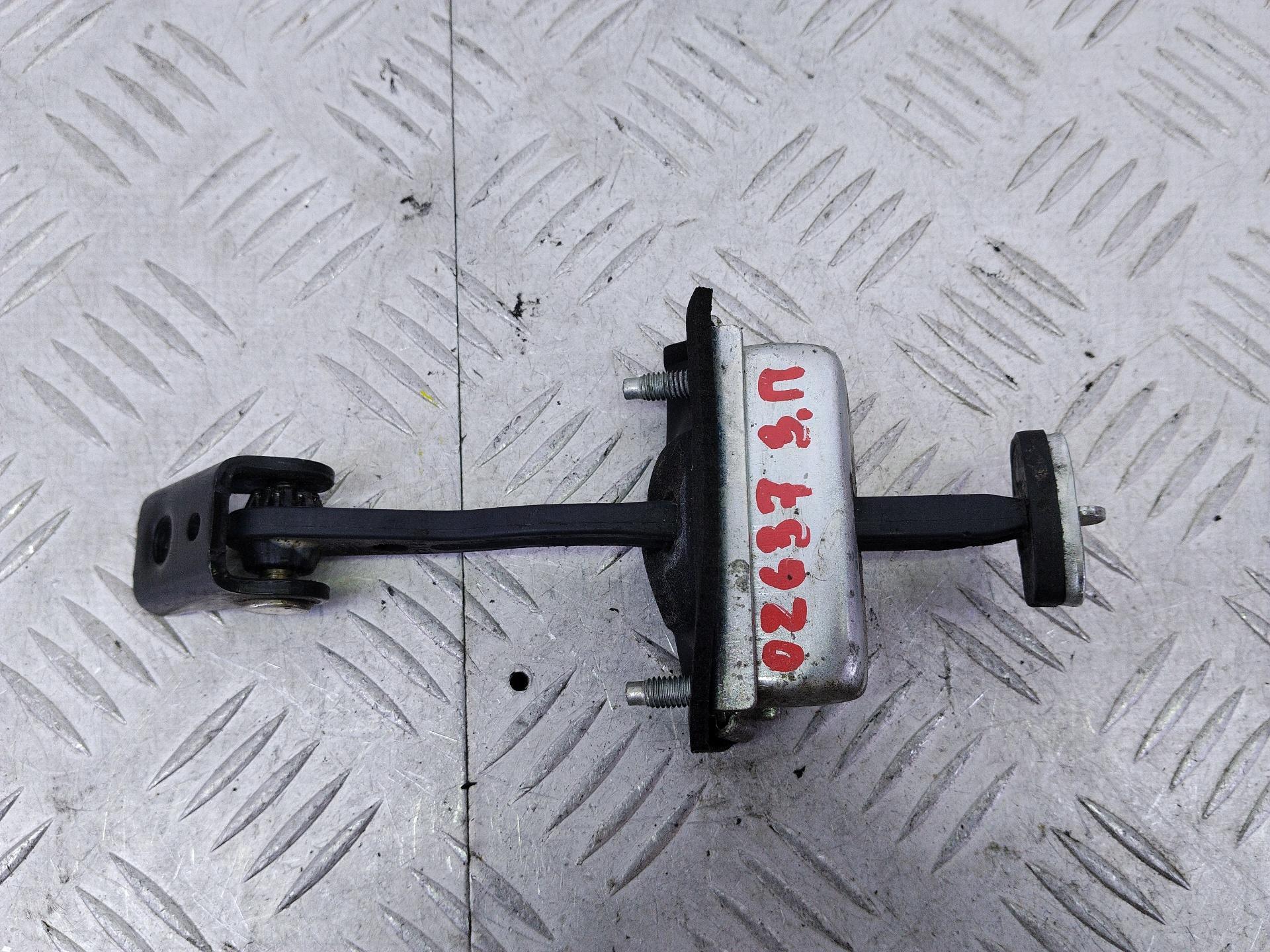 Ограничитель открывания двери задней правой Ford Focus 2 2005 3M51R23500AE