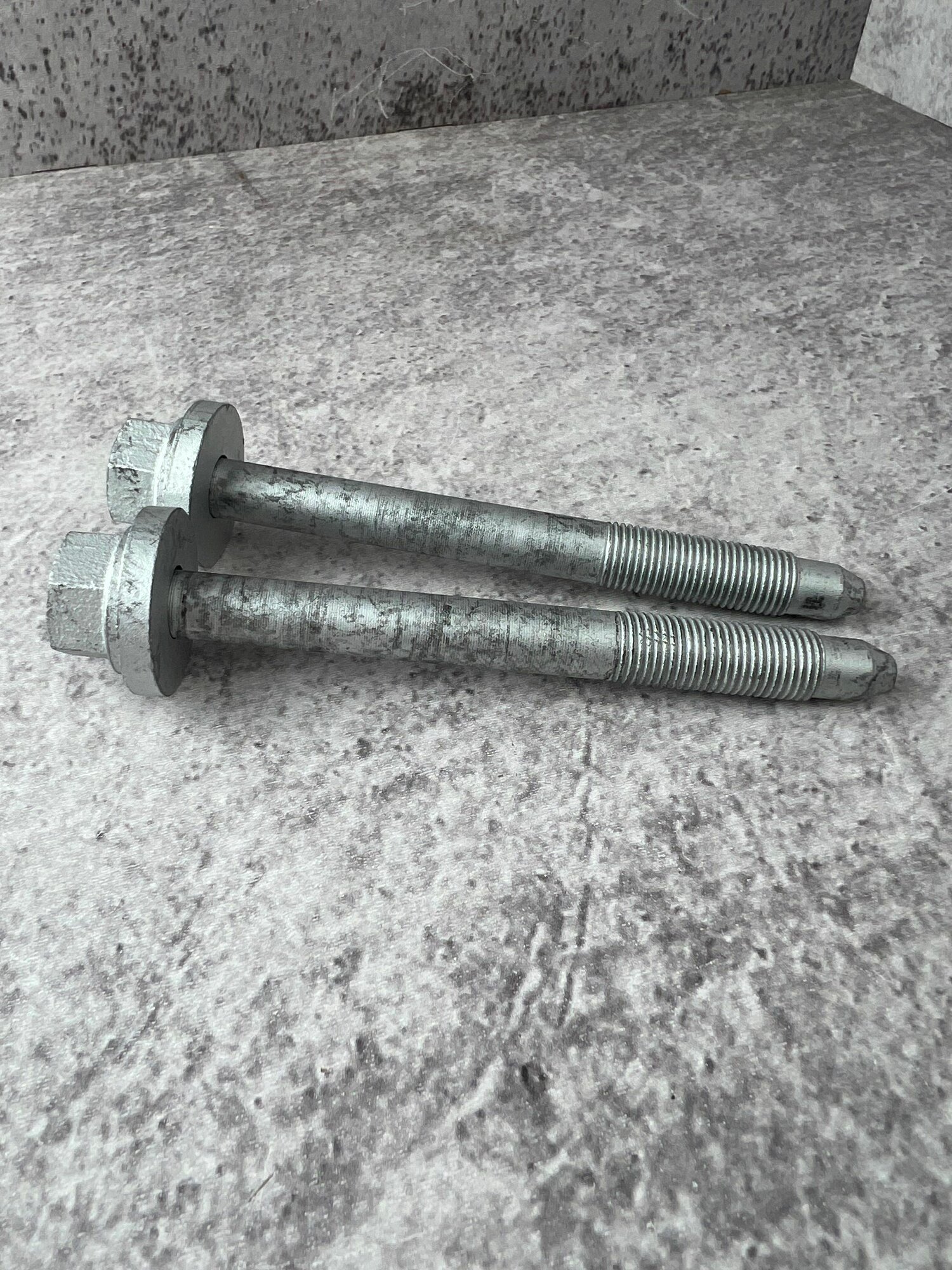 Болты задней балки комплект (2 штуки) 551171G100 на Хендай Солярис 2011-2017 и Киа Рио 2011-2017