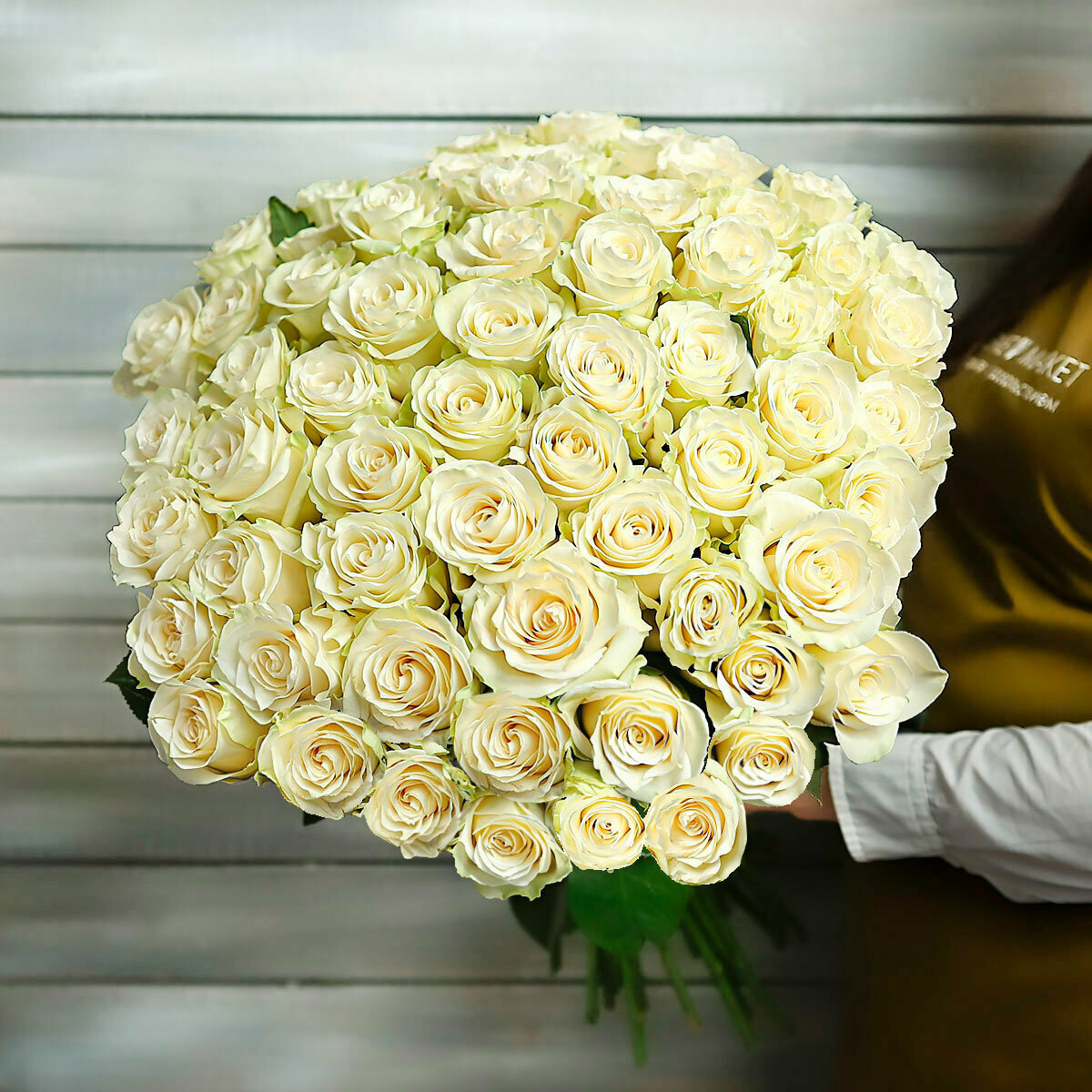 Монобукет Букет Маркет, розы Эквадор, белые, 65 штук, высота 50см