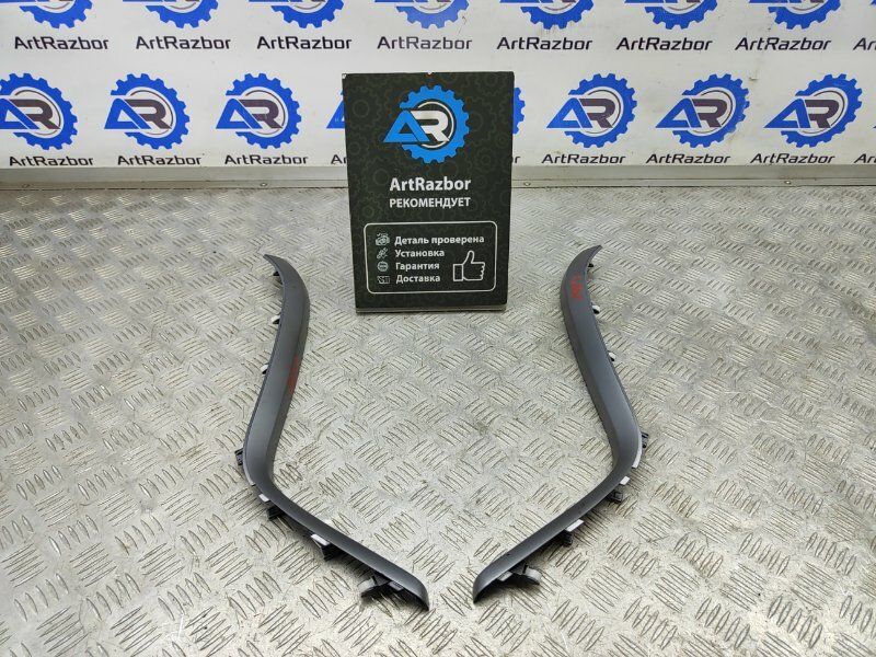 Б/У Накладка декоративная Suzuki Grand Vitara / Сузуки Гранд Витара 2.4 J24B 169 Л.С 2011