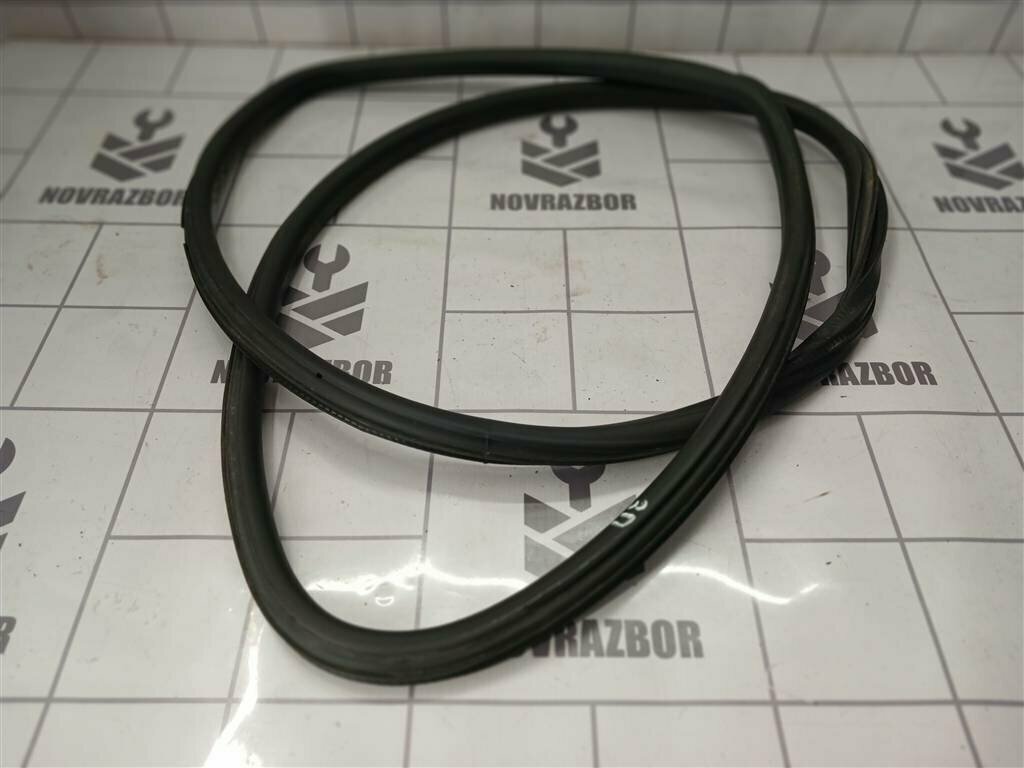 Уплотнитель двери Skoda Octavia A5 1Z 04-13