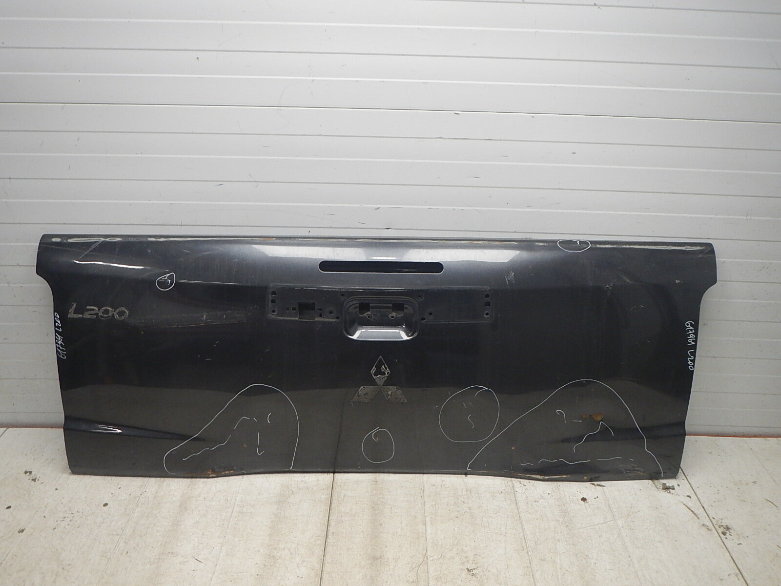 Б/У Борт откидной, Mitsubishi (Митсубиси)-L200 (KK/KL) (15-) MITSUBISHI L200 (KK/KL) (15-) Деформация, царапины, поврежд...