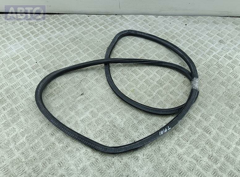 Уплотнитель двери передней левой Skoda Octavia mk2 (A5 1Z) 2004-2013