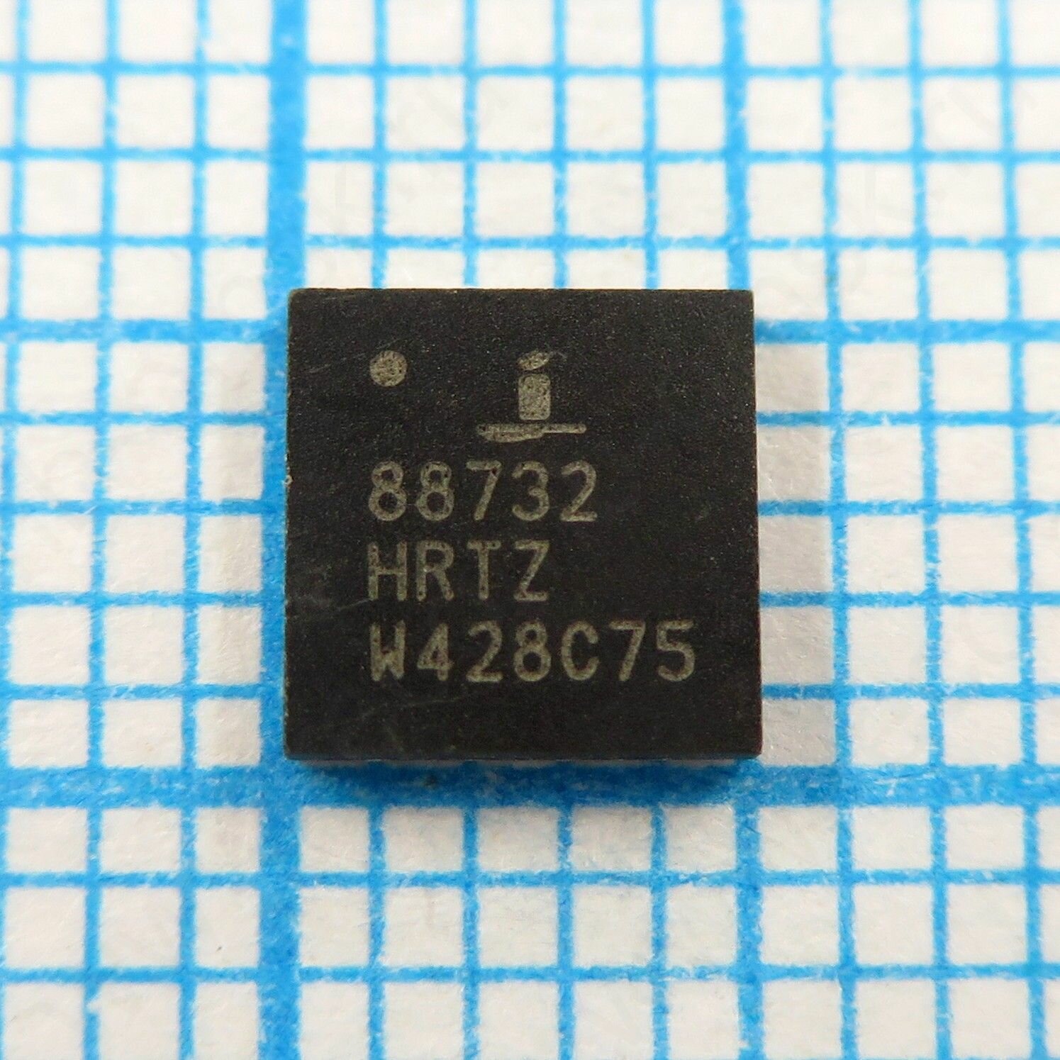 ISL88732HRTZ ISL88732 88732 - контроллер заряда аккумуляторов, совместимый с интерфейсом SMBus (System Management Bus) Level 2