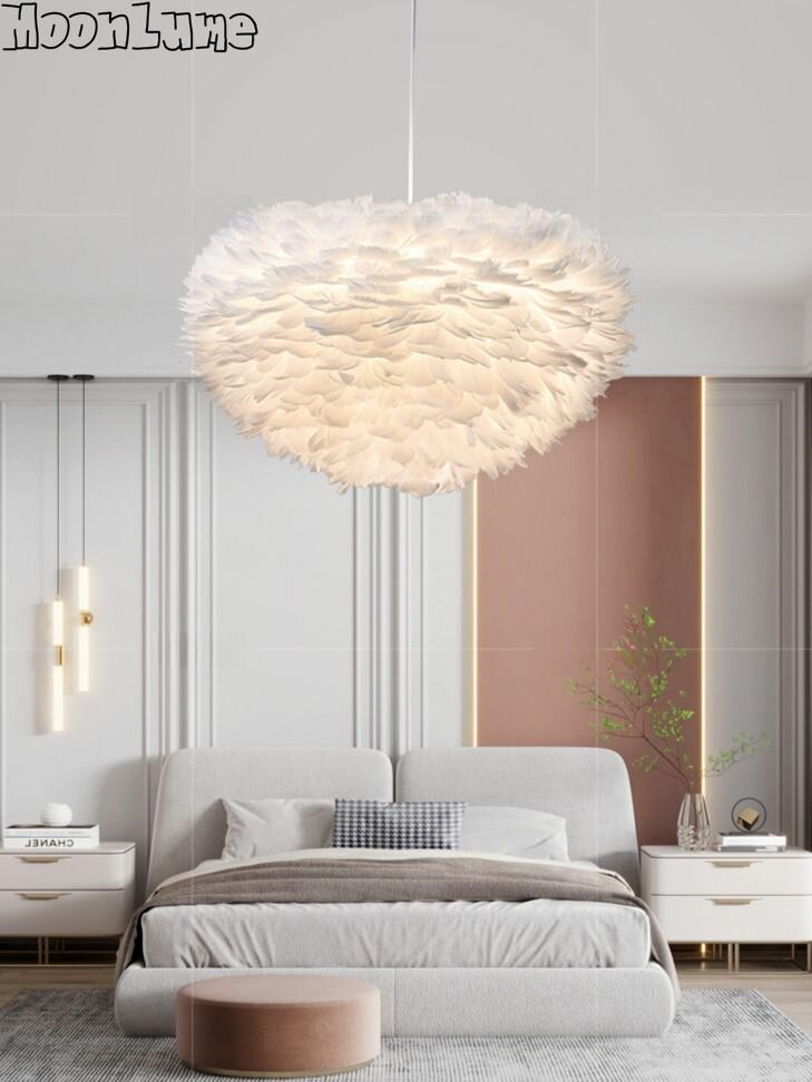 Люстра из перьев