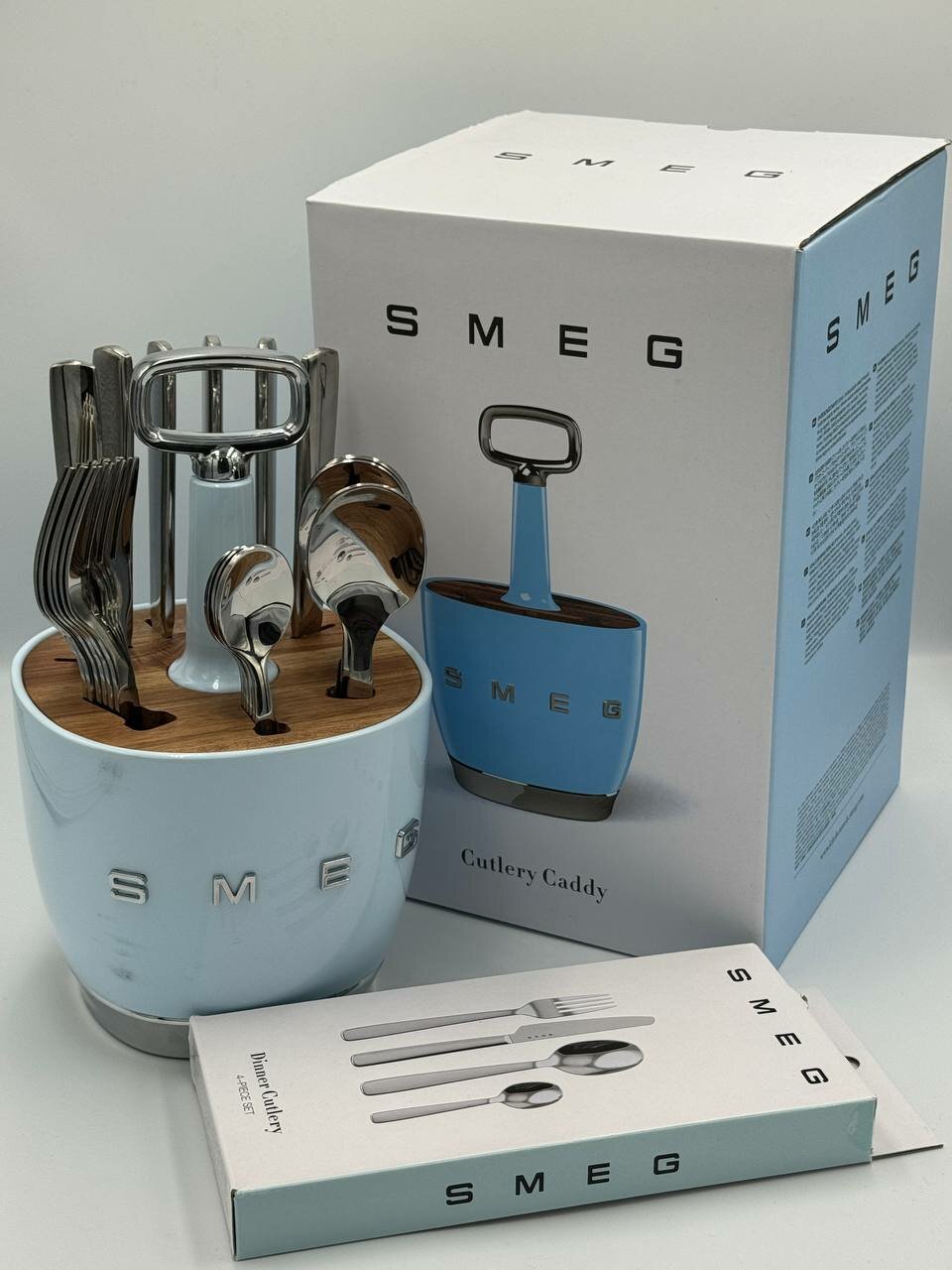 Набор столовых приборов SMEG 24 пр , с подставкой, Голубой