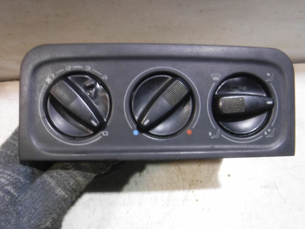 Блок управления отопителем VW Golf III 1H0819045C