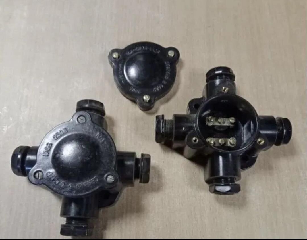 Распределительные коробки СССР, IP66, карболит, 10 см х 10 см 5 штук