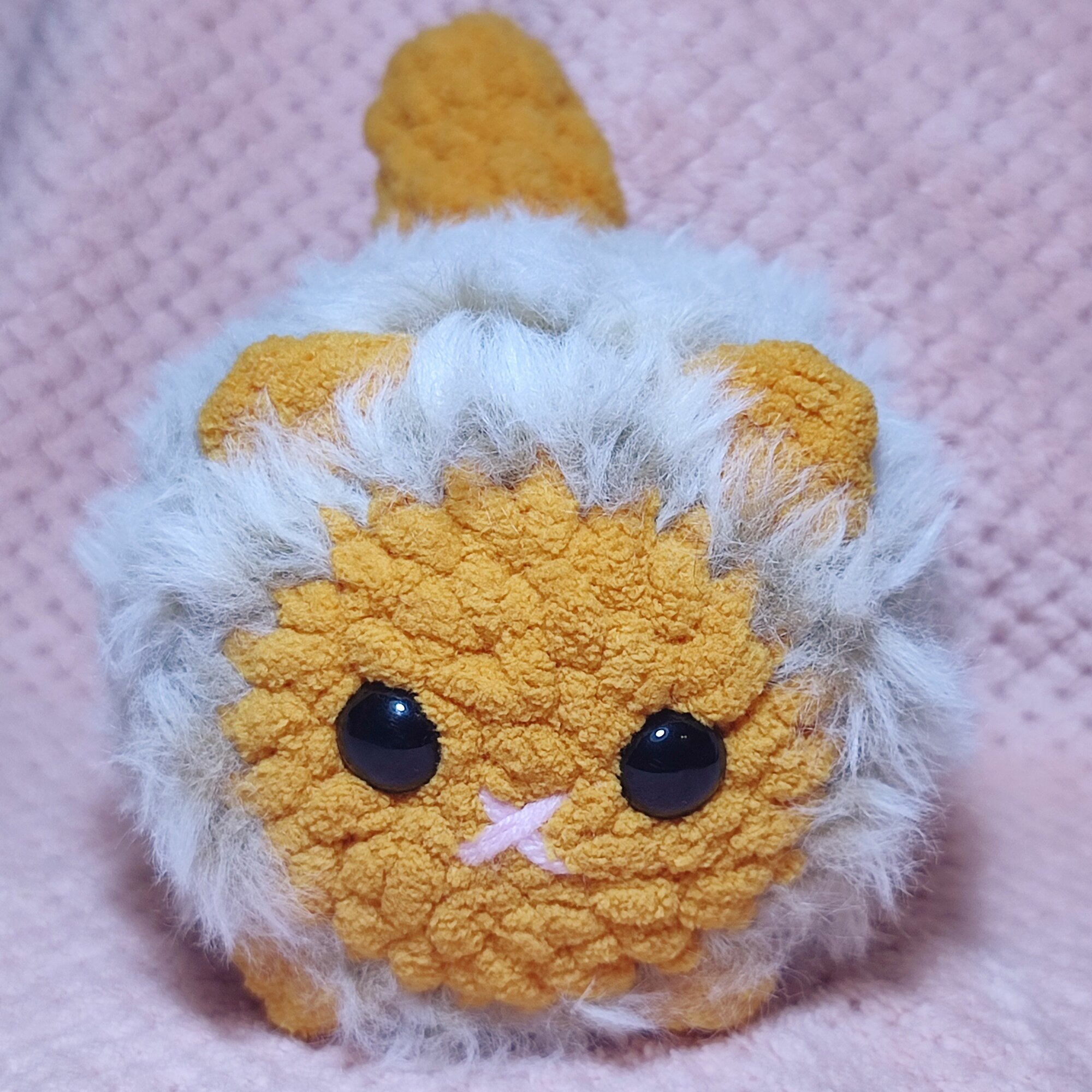 Мягкая вязаная игрушка котик ручной работы, кот-лабубу пушистый