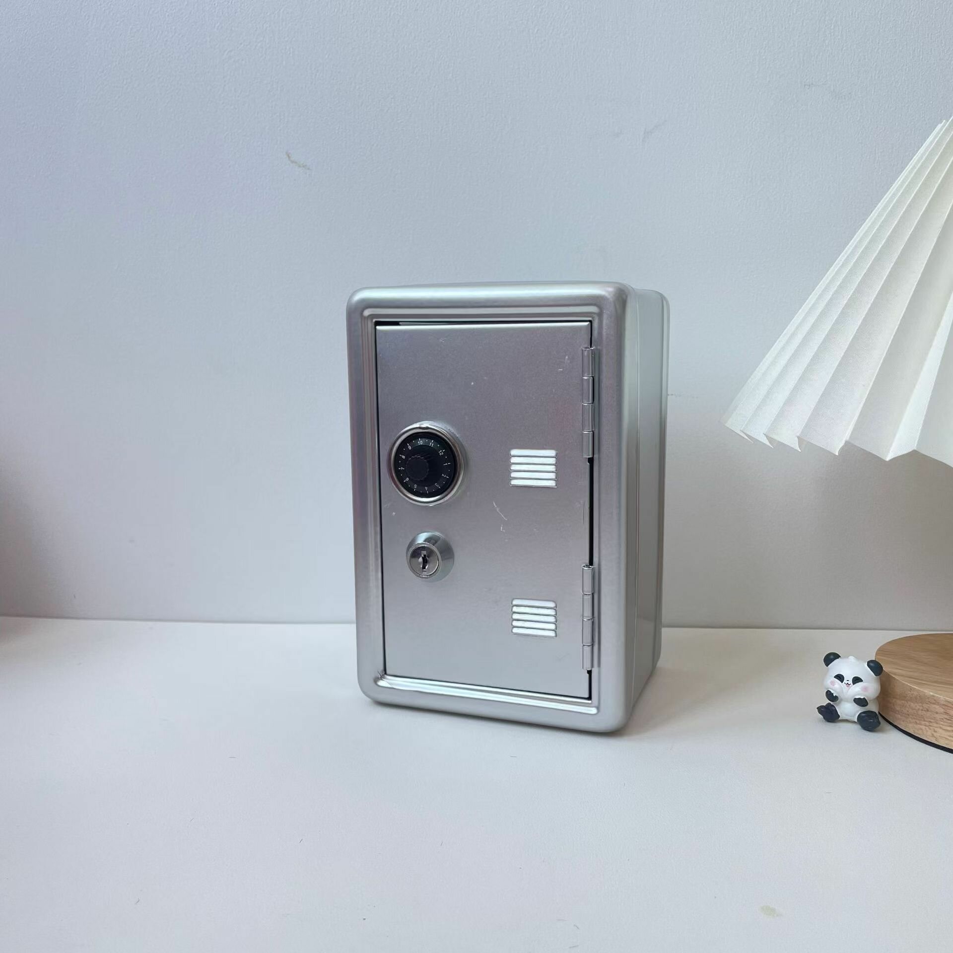 Копилка сейф для денег с замком и ключами металлическая