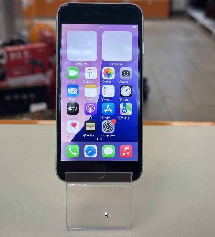 Смартфон Apple iPhone SE 2020 64 ГБ RU, nano SIM+eSIM, белый Б/У, Уценка