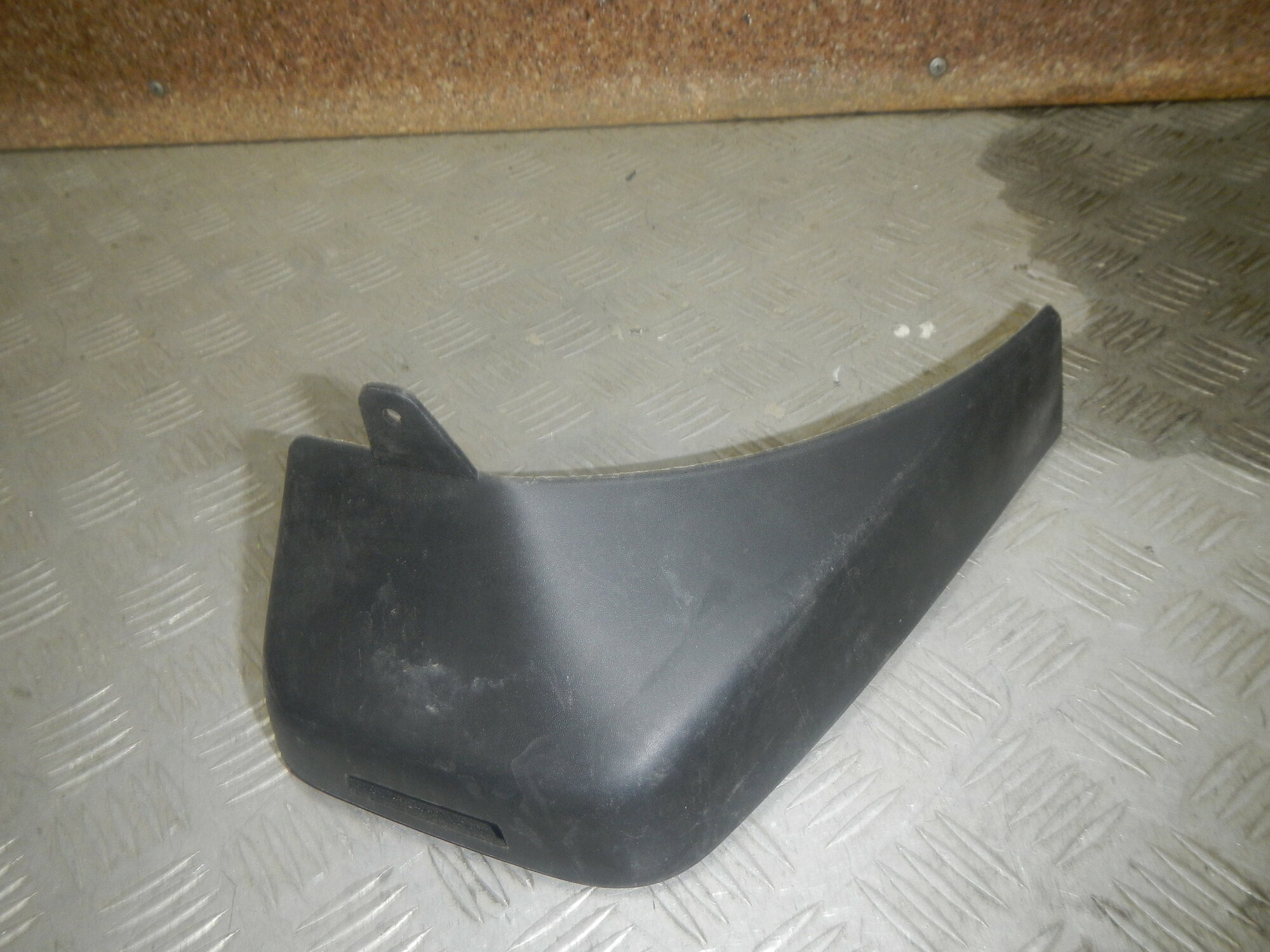 Б/У Брызговик задний правый, Renault (Рено)-MEGANE III (09-) RENAULT MEGANE III (09-) Царапины. 568634 RENAULT арт. 7711...