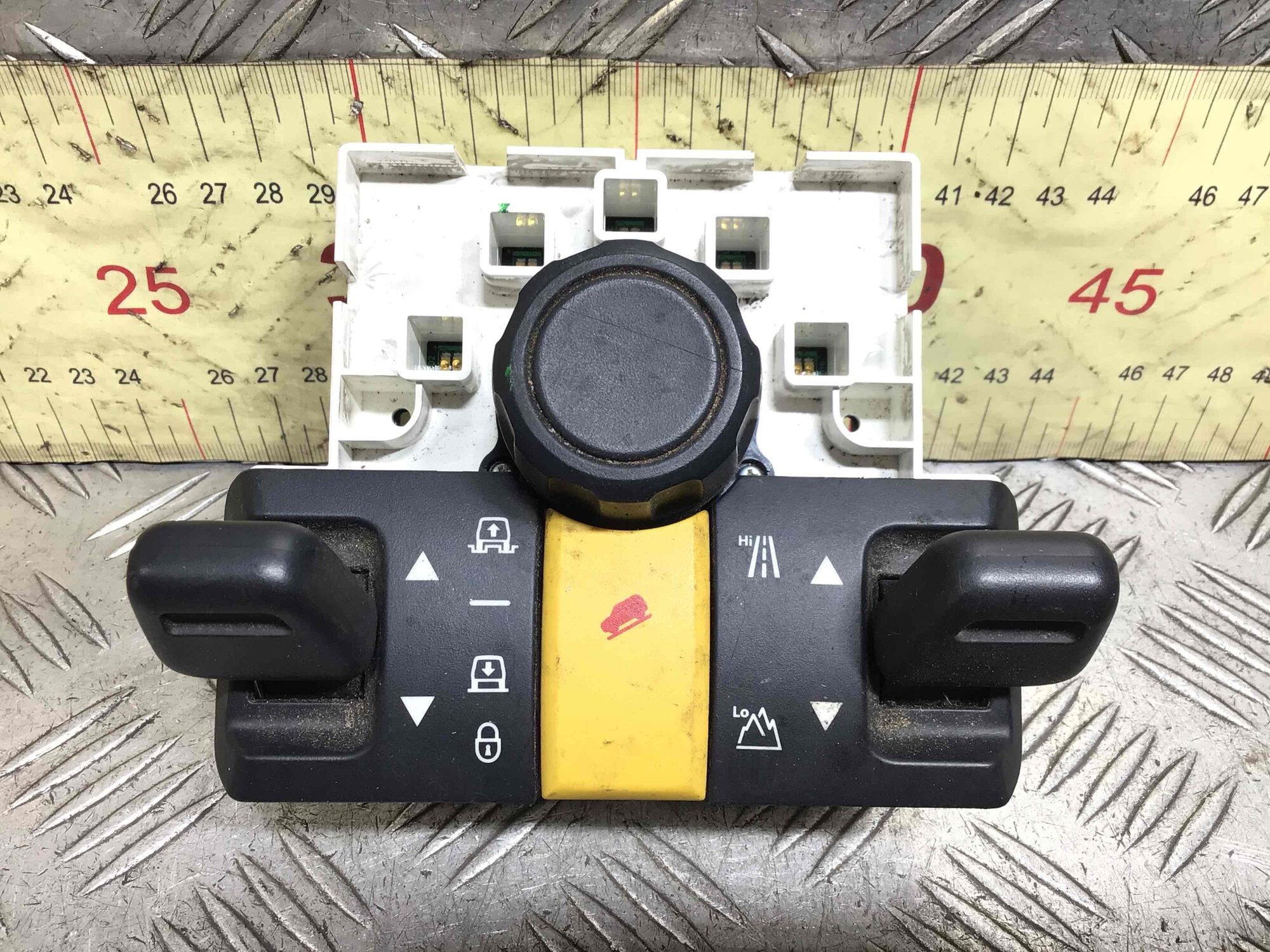 Б/У Кнопка переключения режимов подвески Land Rover Discovery Discovery III (LA) 2004 - 2009 2005 г.