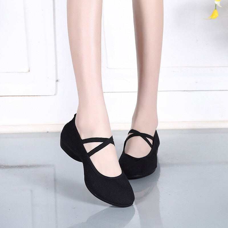 Спортивные туфли