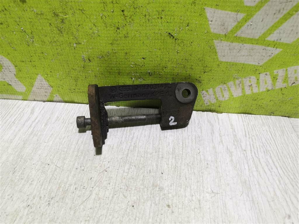 Кронштейн генератора Audi 80 90 B3 86-91