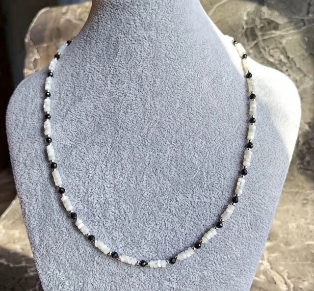 Бусы, шпинель, перламутр