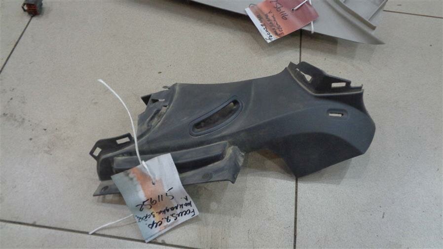 Кронштейн полки багажника левый от Ford Focus 2 2004-2008