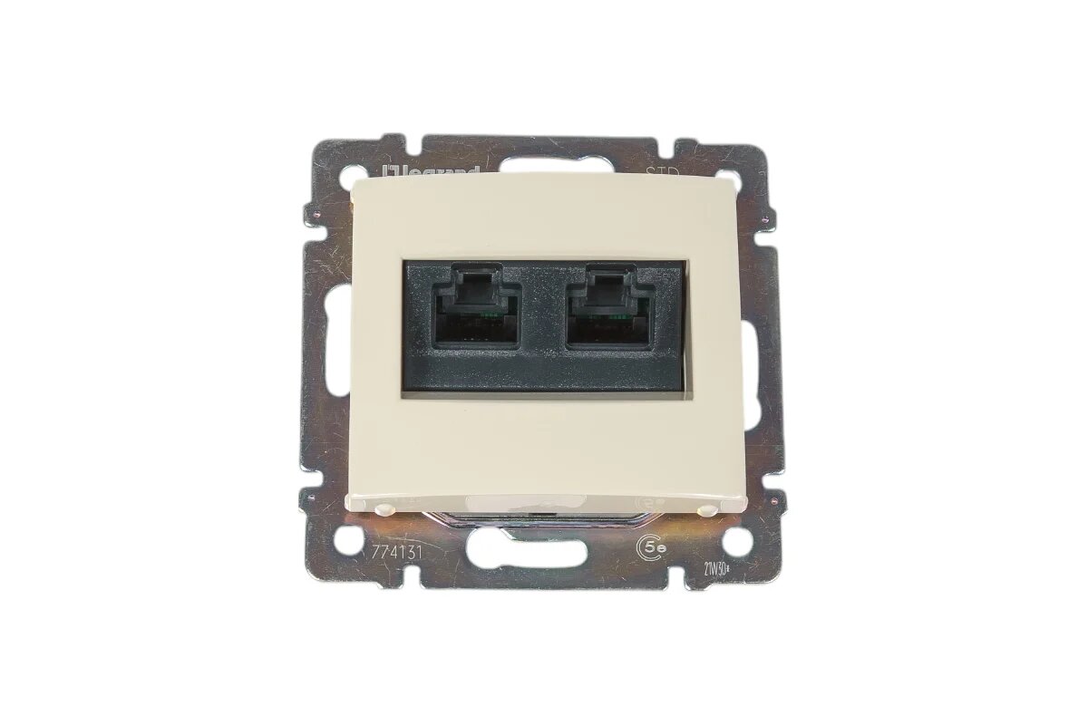 Legrand Розетка компьютерная двойная RJ45 категория 5e UTP Legrand Valena с захватами слоновая кость 695626