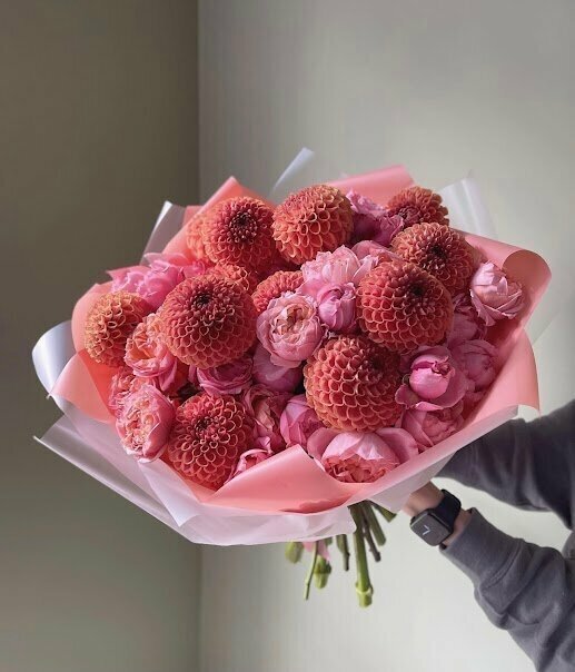 Букет "Нежность", георгины, розы пионовидные кустовые, красивый букет цветов, шикарный, цветы премиум, роза.