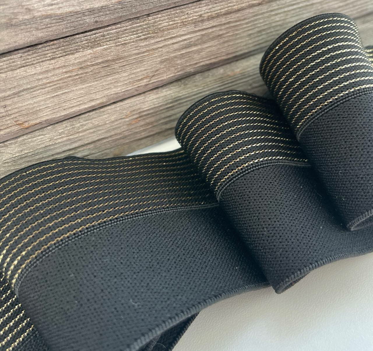 Бейка декоративная, ширина 6 см, длина 2 м, чёрная, с золотыми полосками