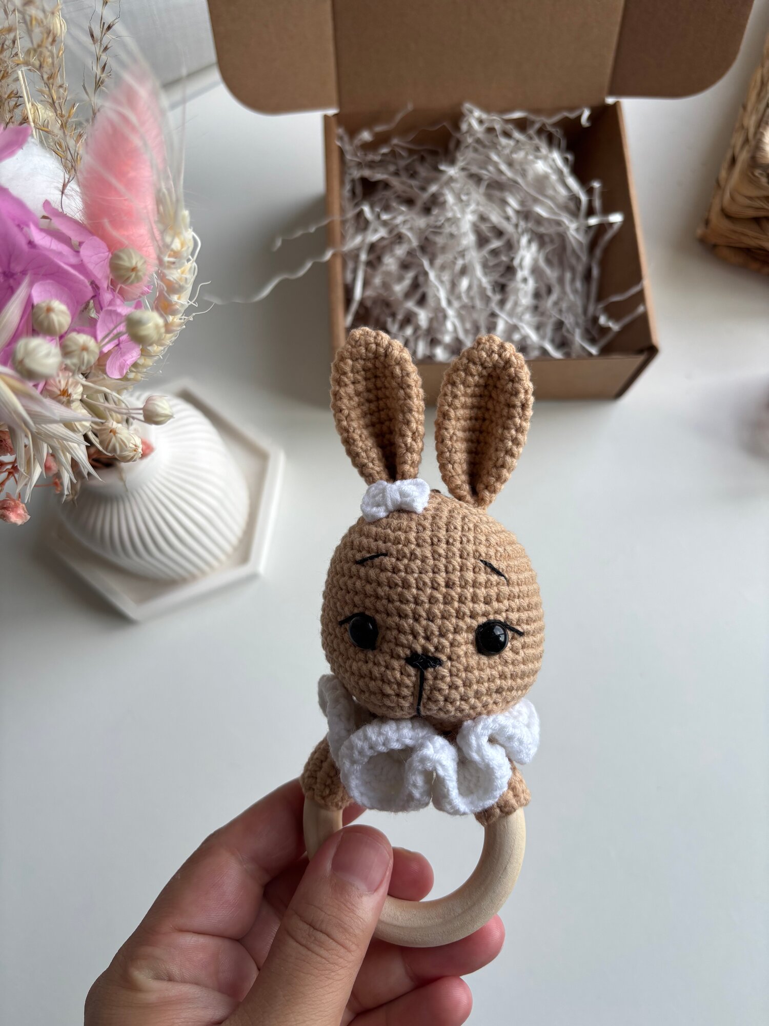 Вязаная погремушка на буковом кольце, прорезыватель