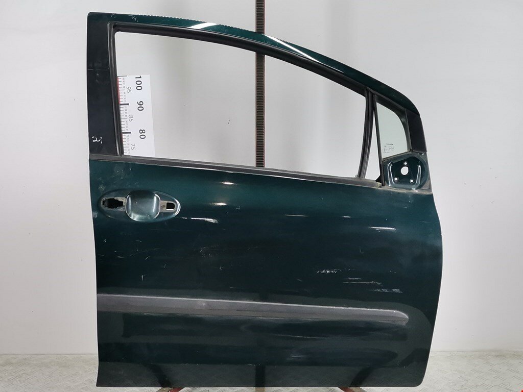Дверь передняя правая Toyota Yaris 2 670010D170 арт. 2224808