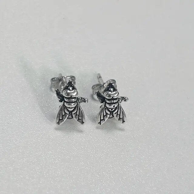 Винтажные серьги гвоздики с насекомыми бабочками для мужчин и подростков, мини серебряные металлические серьги гвоздики, забавные повседневные вечерние ювелирные аксессуары