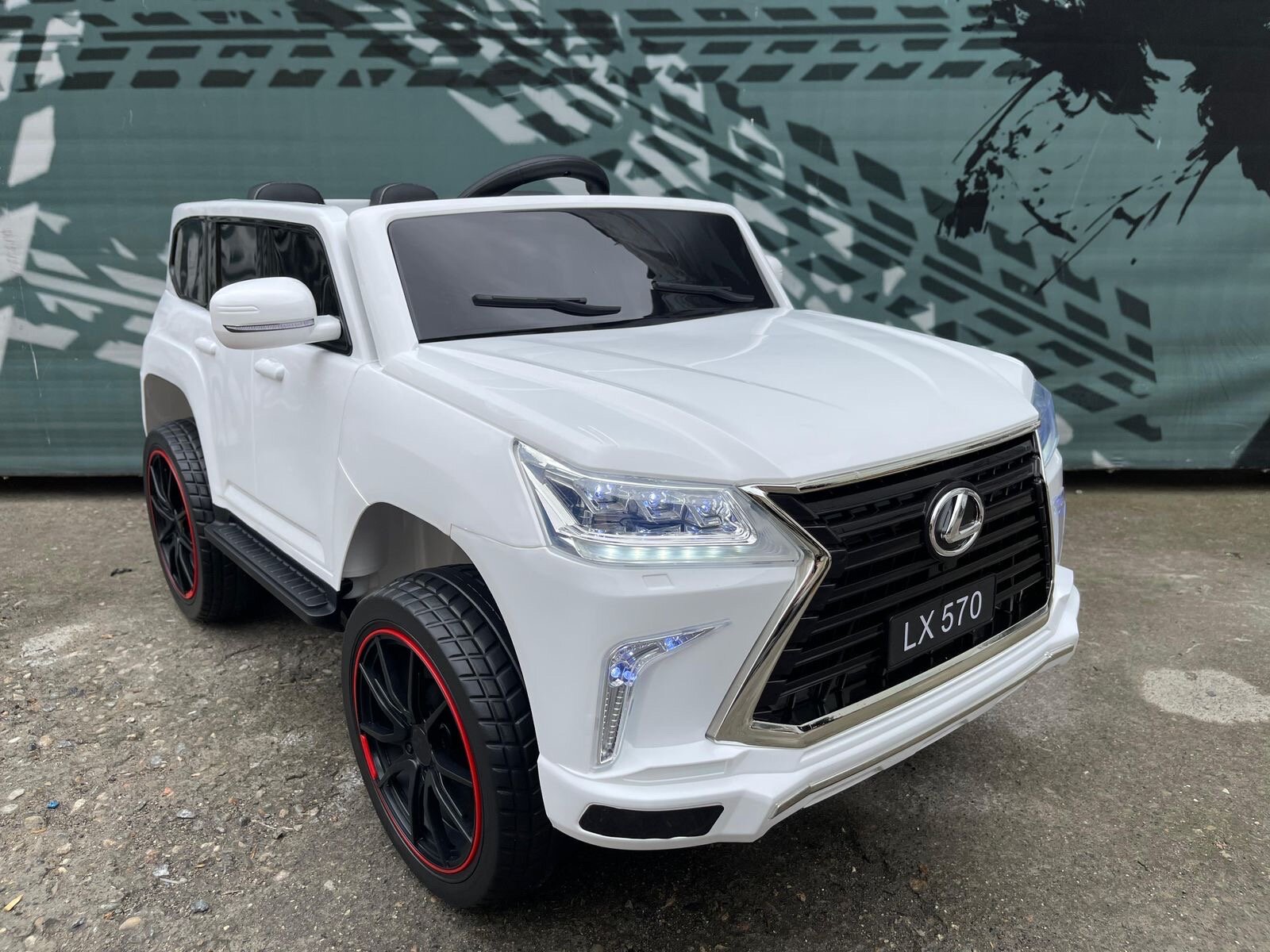 Электромобиль детский Lexus, с пультом ДУ, звуковые и световые эффекты машинка белая