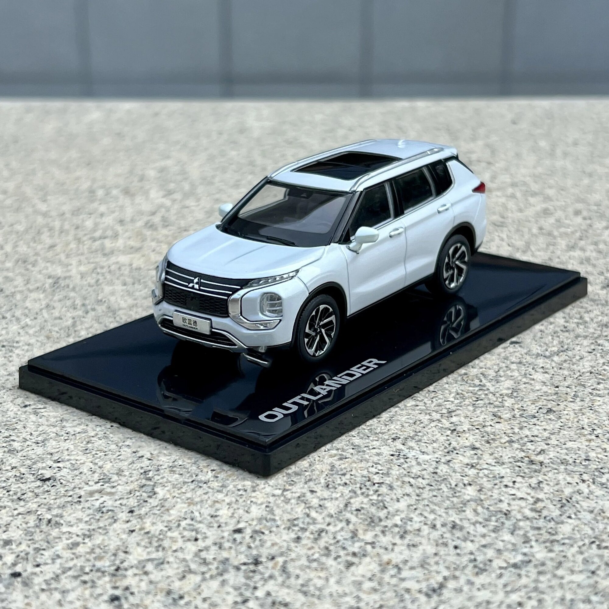 Коллекционные модели Мицубиси Outlander металлическая модель 1:43 Mitsubishi Outlander