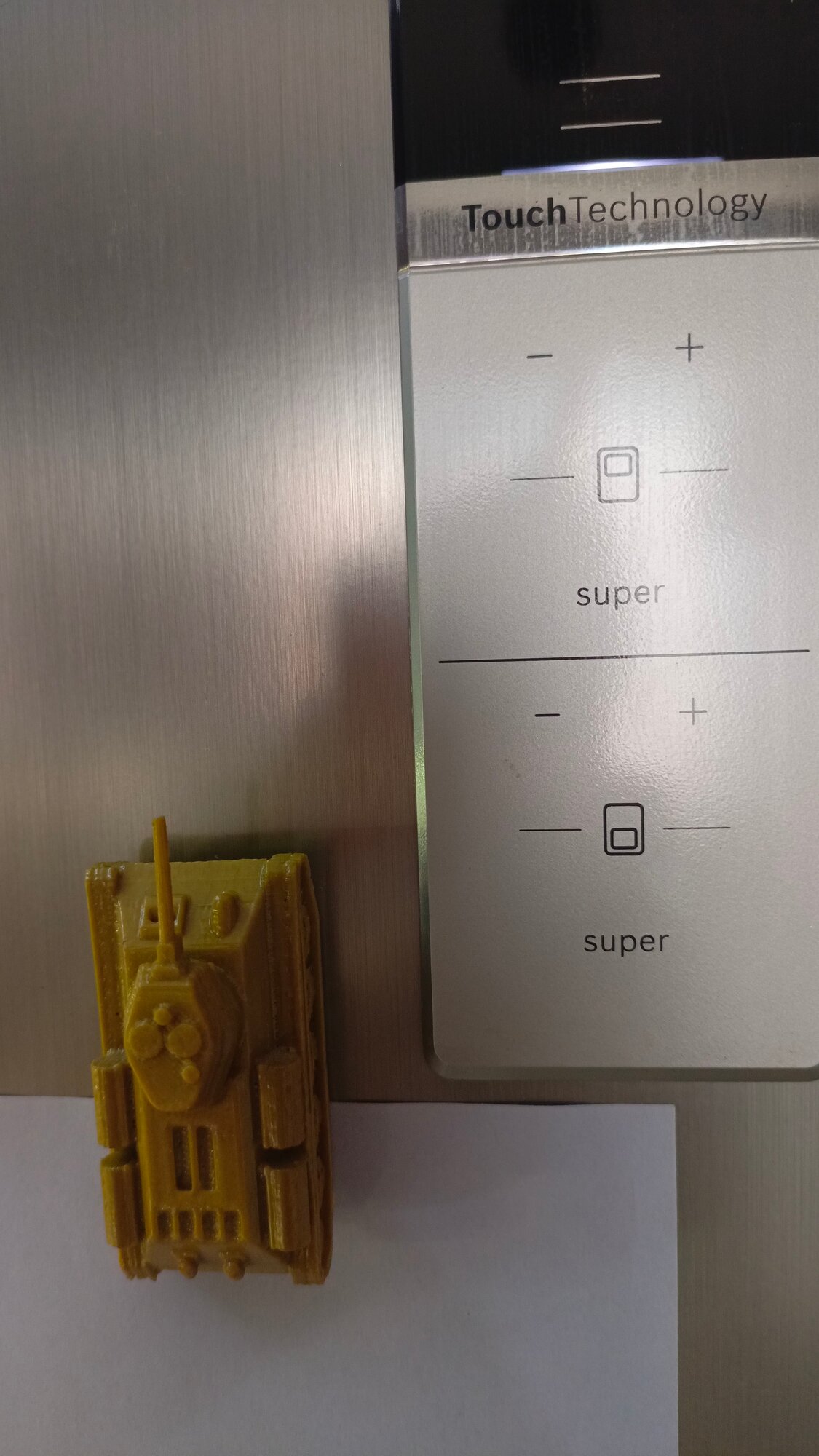 Магнит сувенирный "Танк Т-34" из серии магнитов "танки победы" В серии - 4 магнита