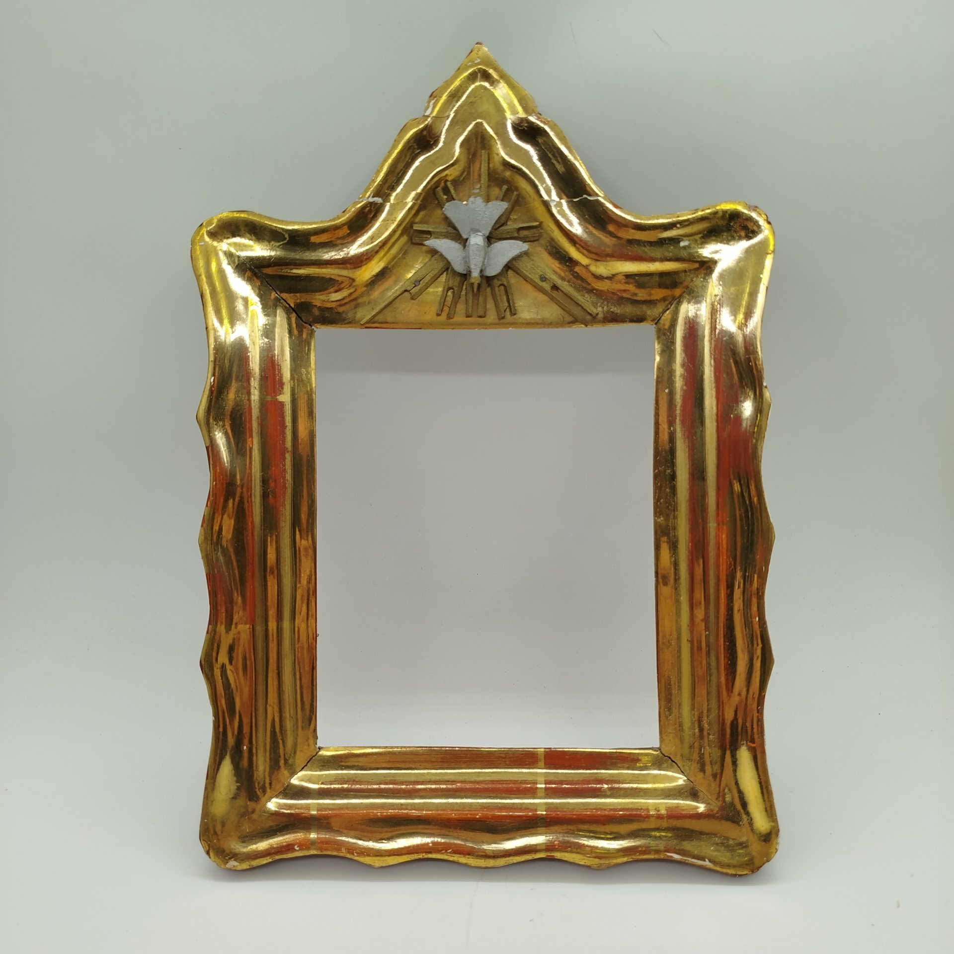 Киотная рама с изображением "Святого духа", дерево, золочение, резьба