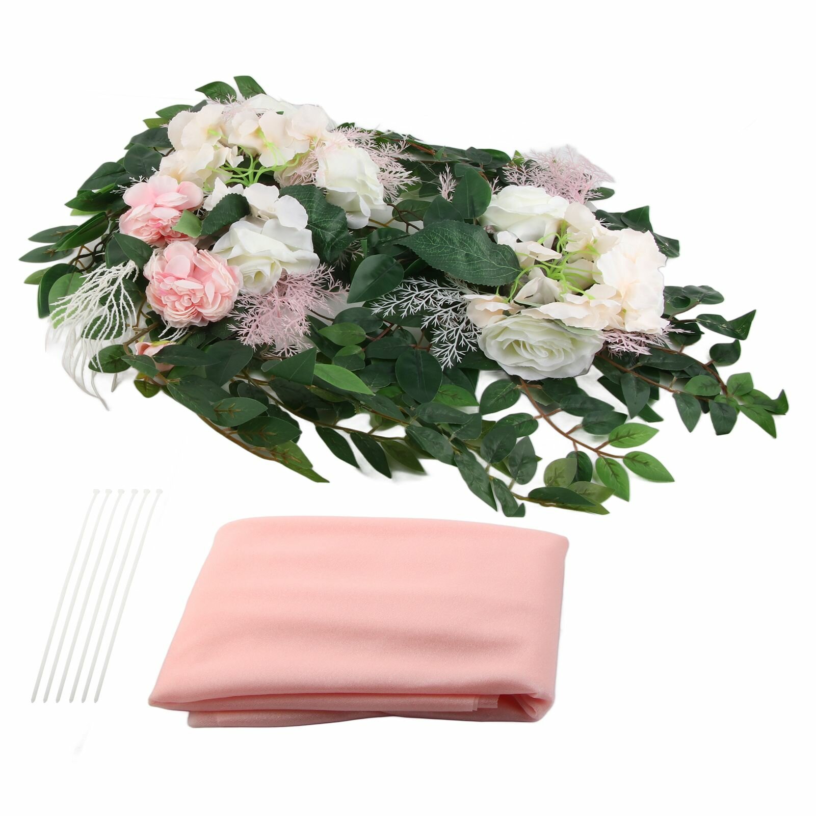 Декор свадебной арки с прозрачной фатой и воздушной композицией