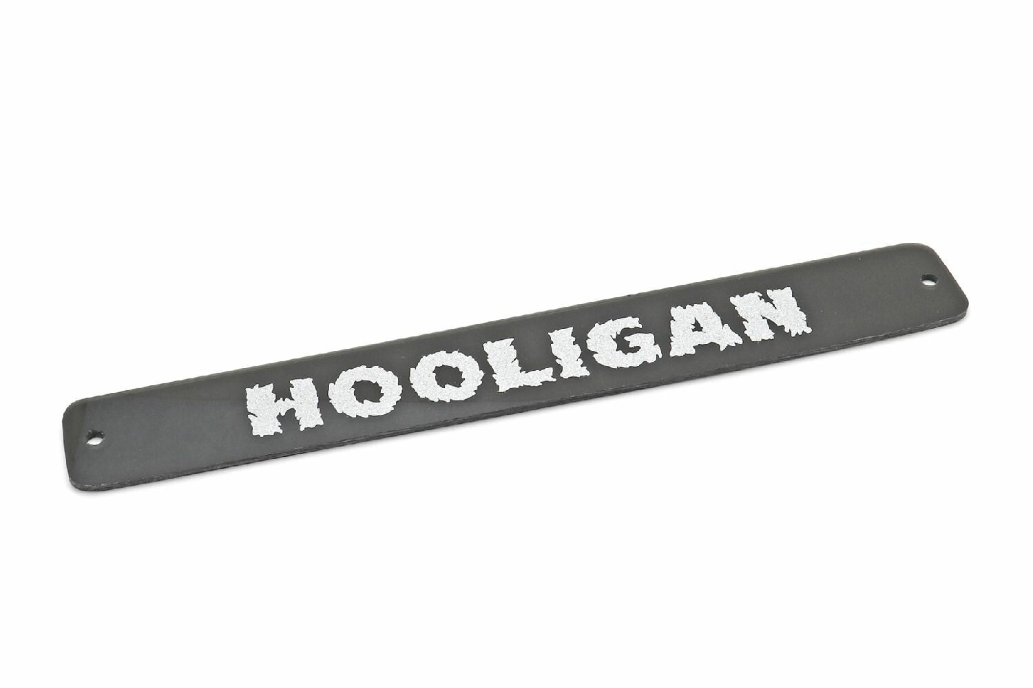 Эмблема бардачка "HOOLIGAN" (стиль надписи в ассортименте)