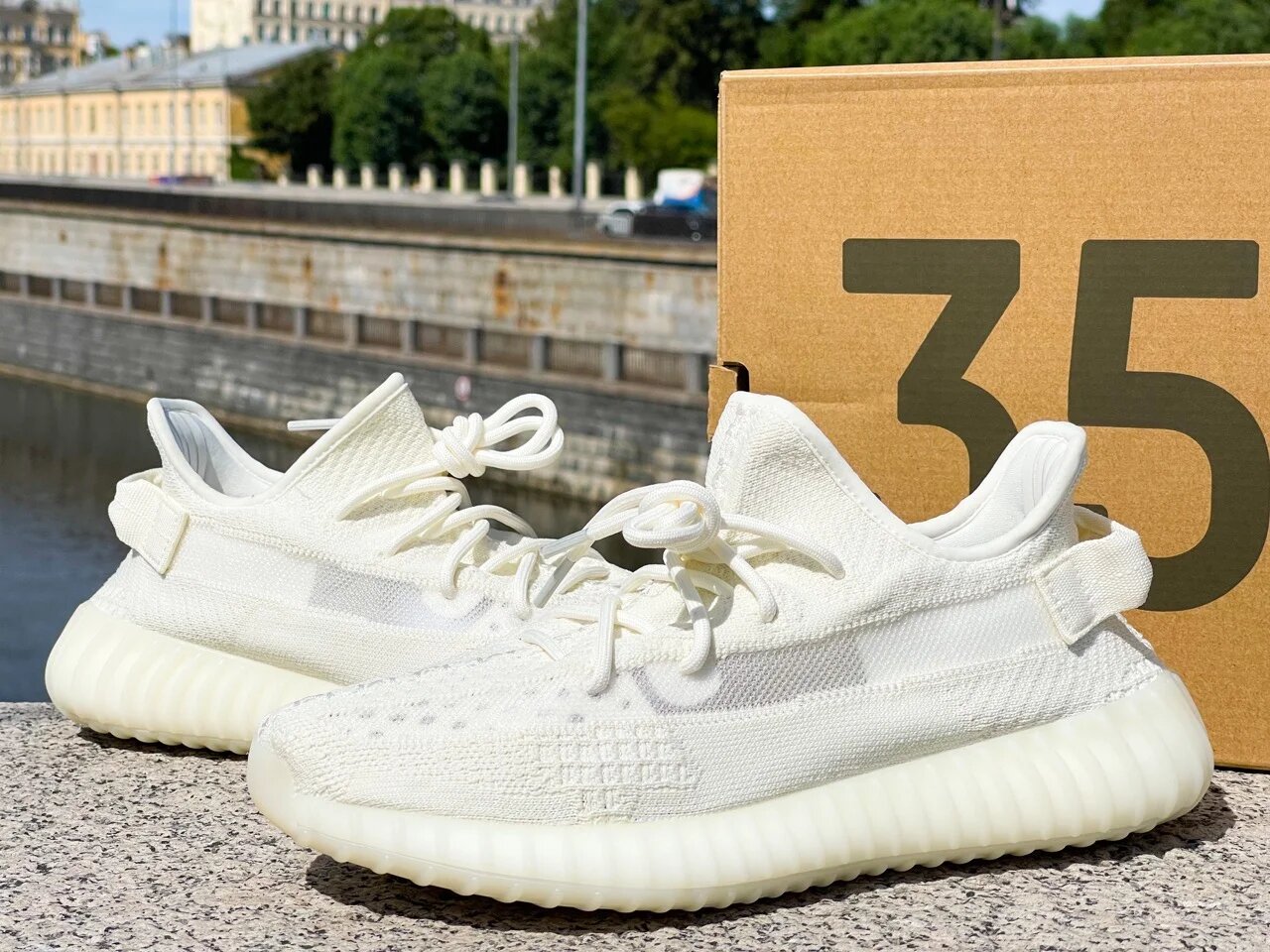 Кроссовки BOOST 350 V2 "Bone"