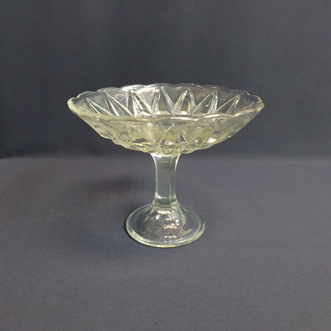 Ваза фруктовница на ножке, стекло высота 16 см, винтаж СССР