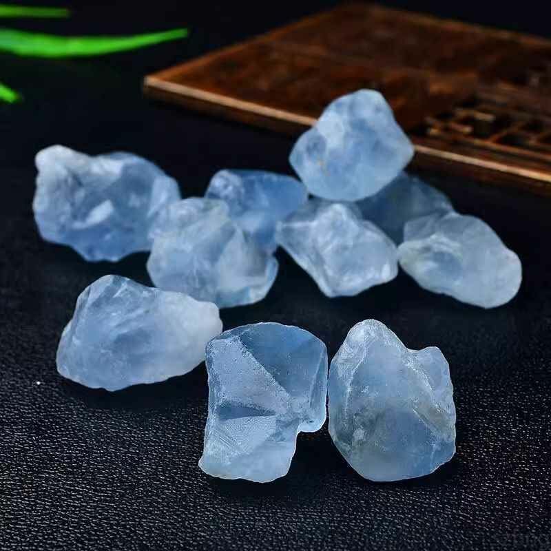 Натуральный кристалл кианит 3-5 см, 100 г, необработанный камень для медитации и энергетической практики, подарок минерал коллекция