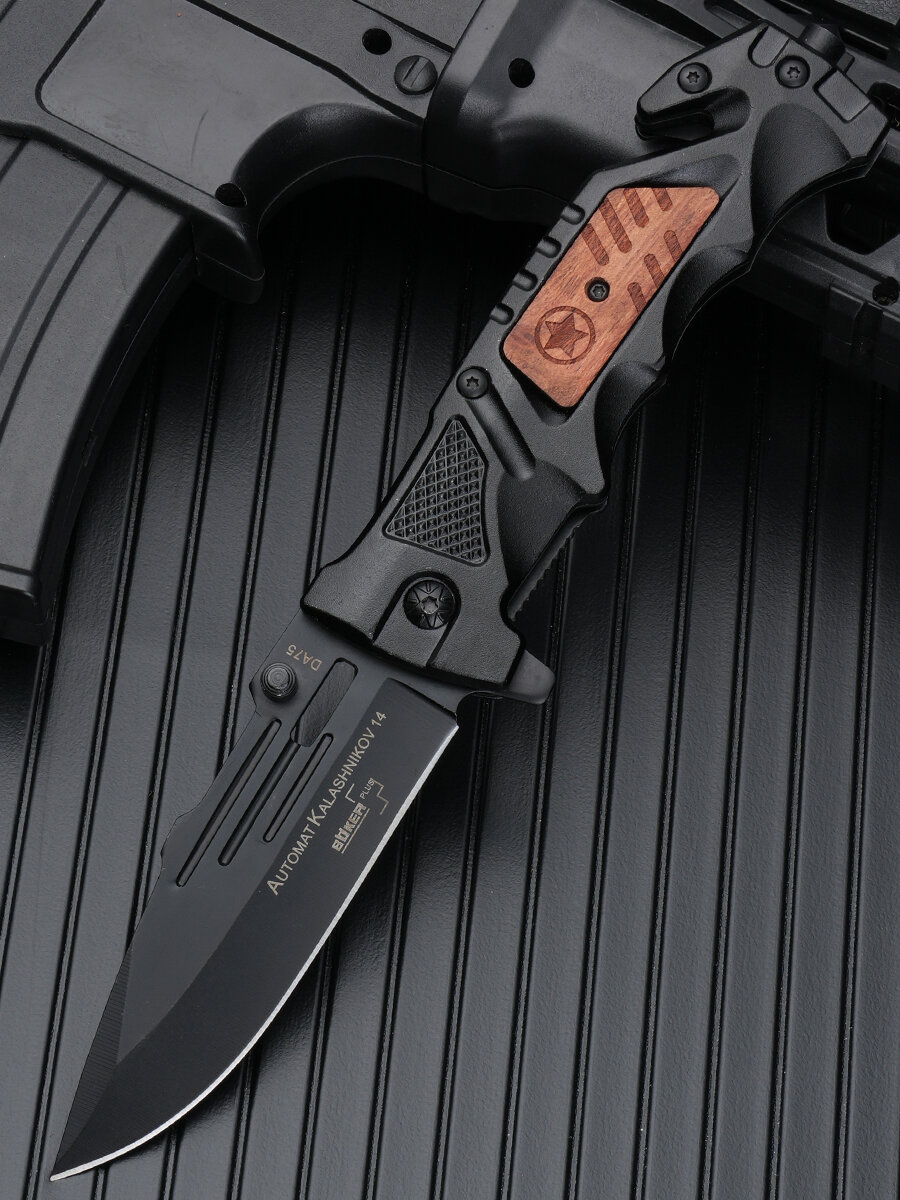 Складной нож, длина лезвия 9 см