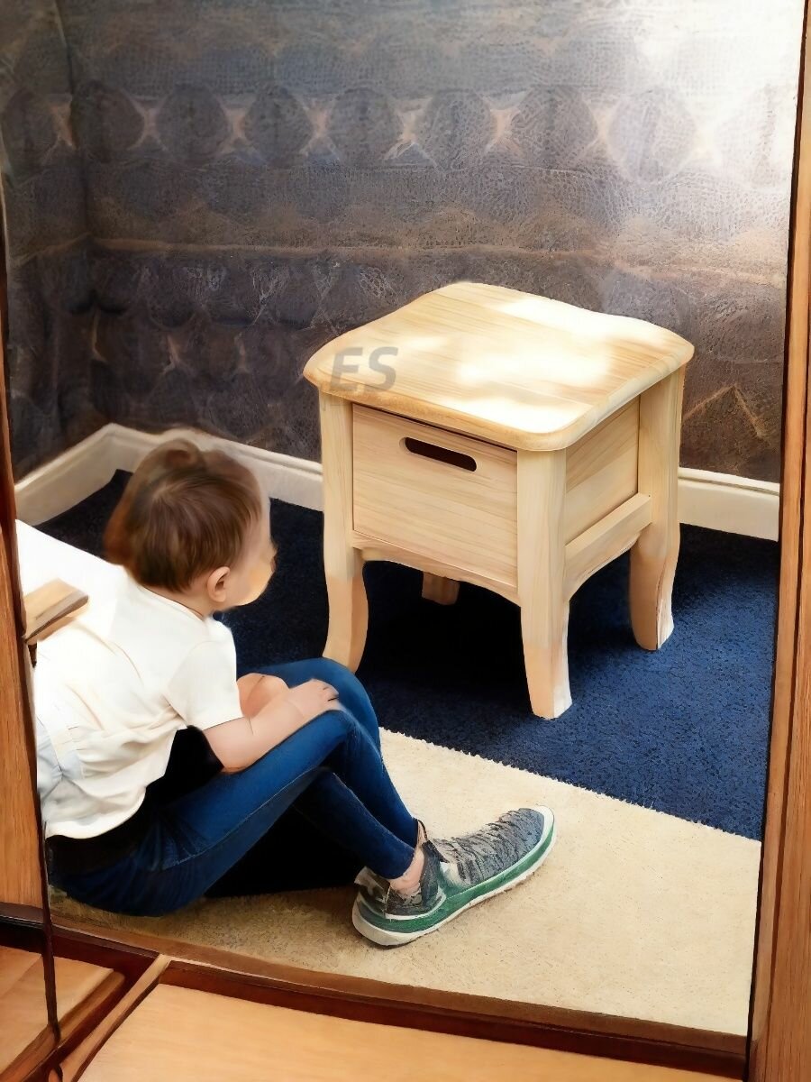 Табурет из цельного дерева