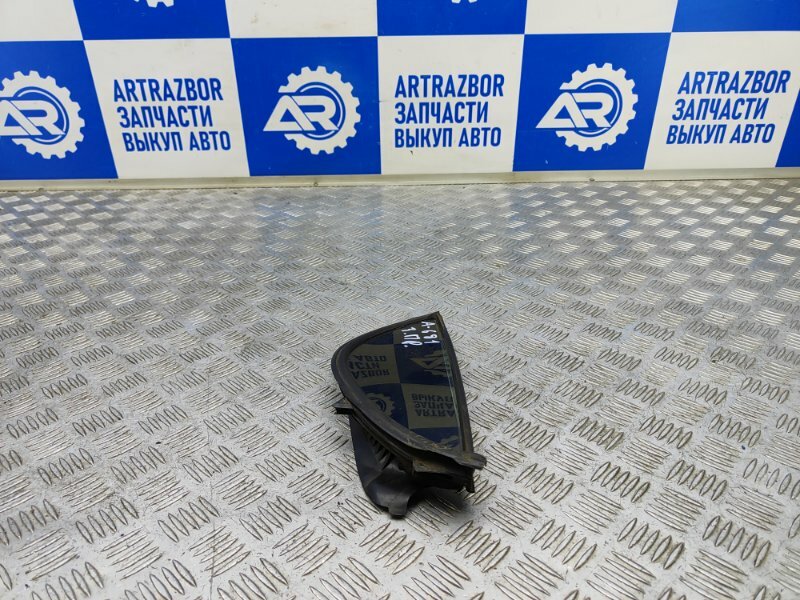 Б/У Стекло двери задней правой (форточка) Nissan Cefiro A33 / Ниссан Cefiro A33 VQ20DE 2000