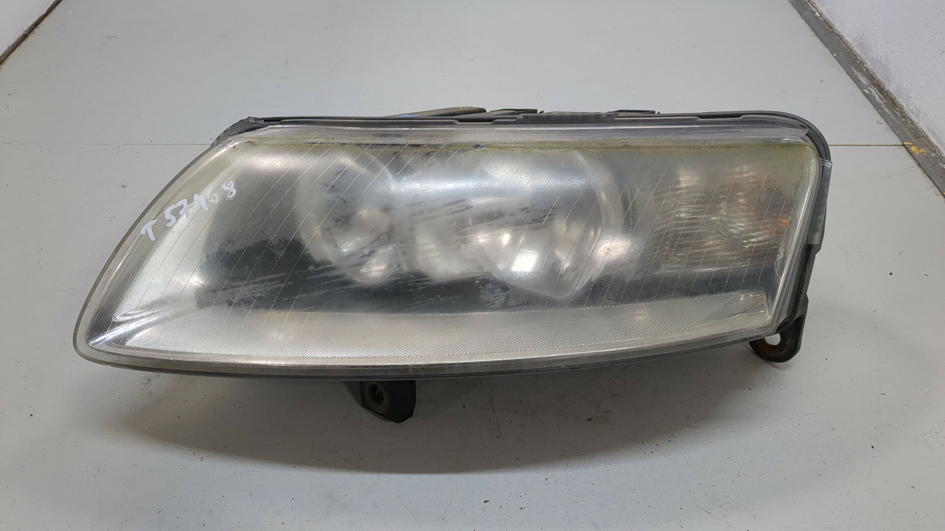 Фара (передняя) левая Audi A6 (C6) Б/У