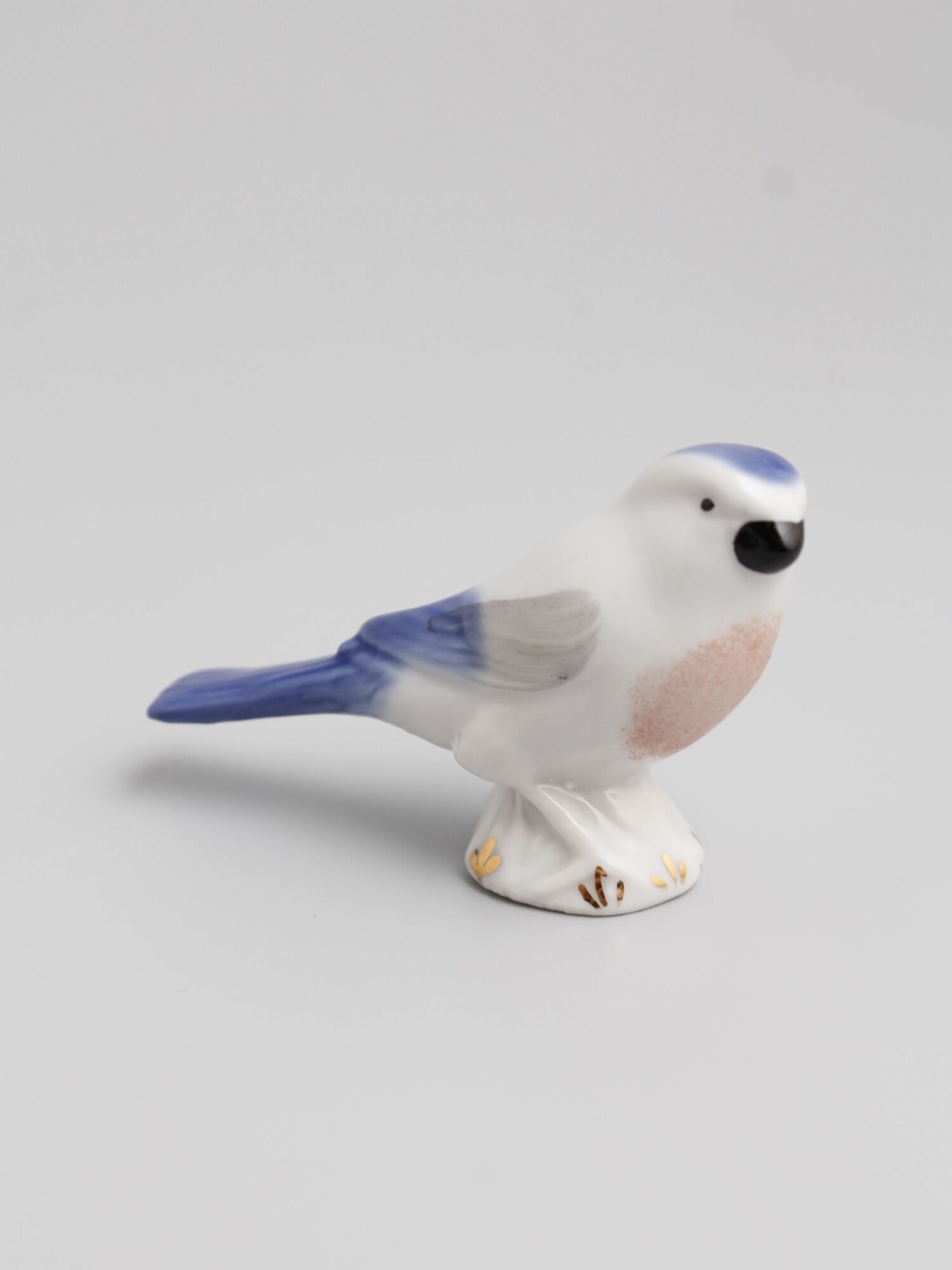 Антикварная фарфоровая статуэтка "Снегирь", СССР. Высота 5 см