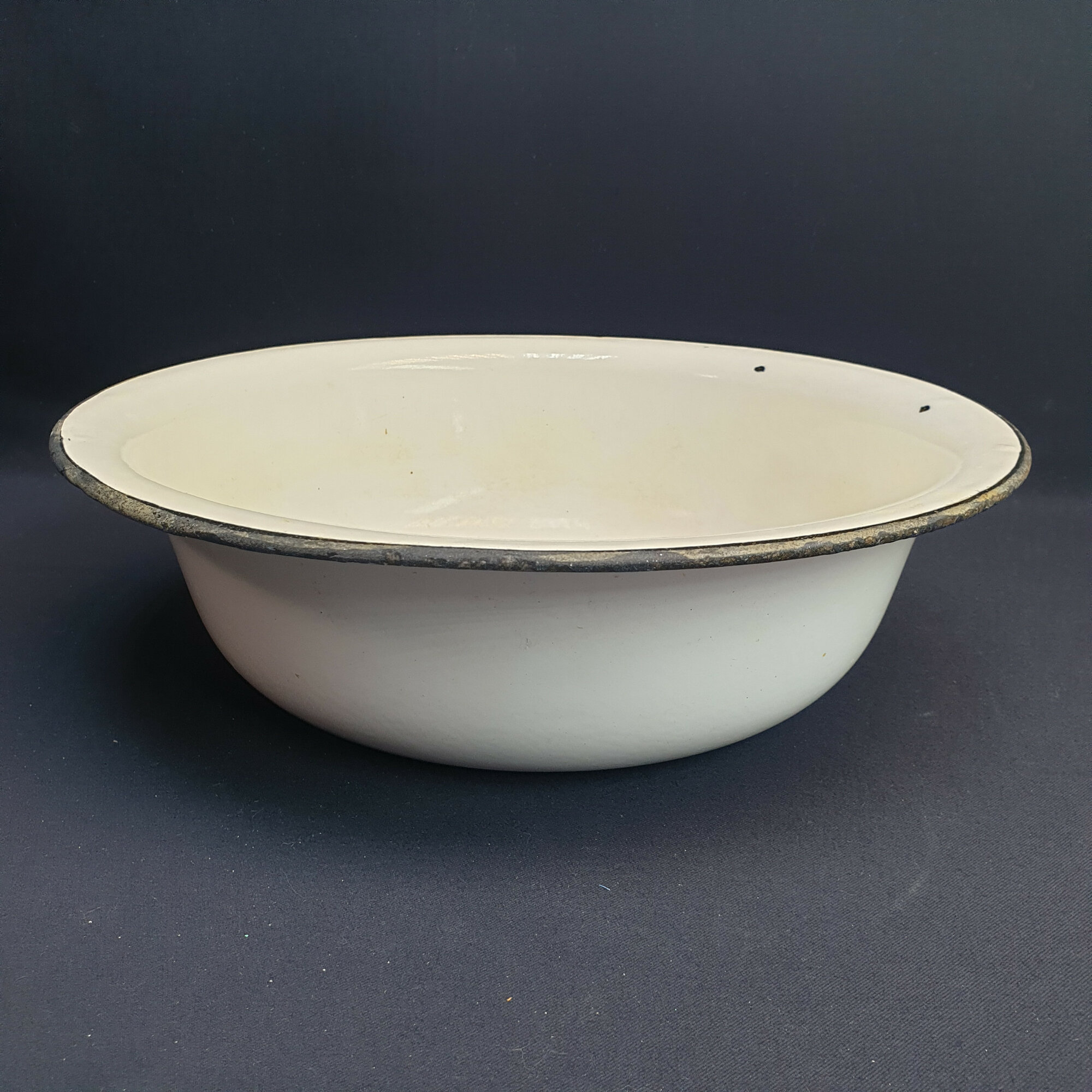 Эмалированный таз на 3 литра, диаметр 32 см. Винтаж СССР