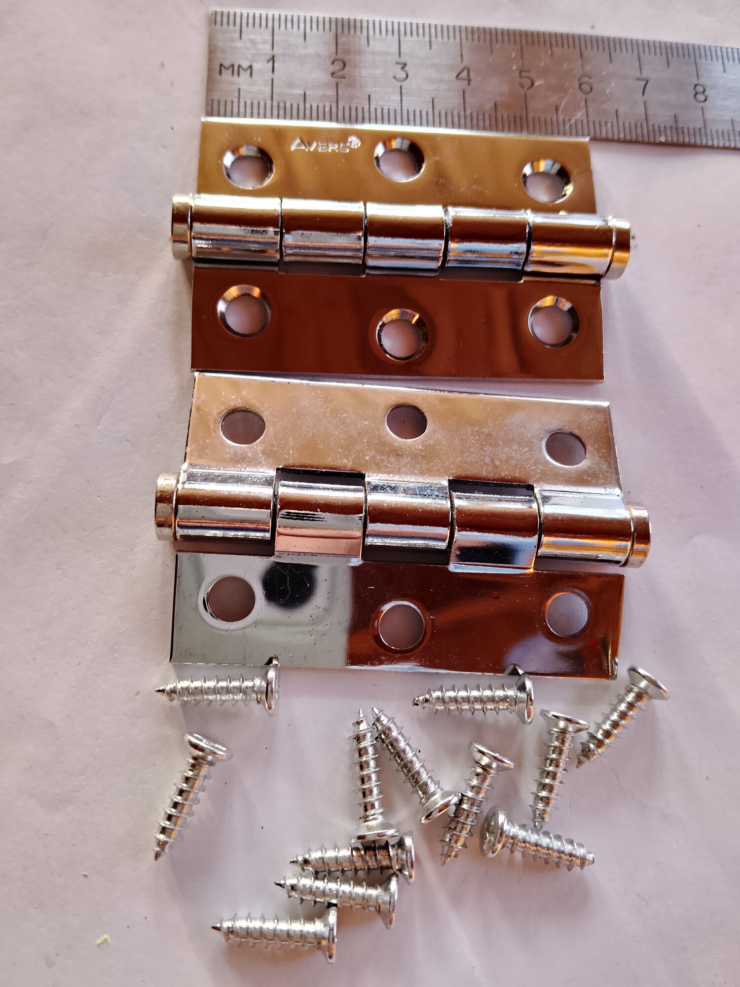 Петля мебельная " Avers" хром 40 х 60 мм, в комплекте 2 штуки с креплением.