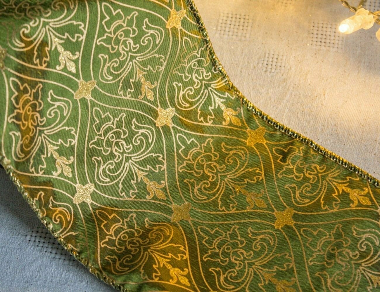 Лента для декорирования изящная, зелёный мох с золотым, 13x270 см, Kaemingk 445324-1