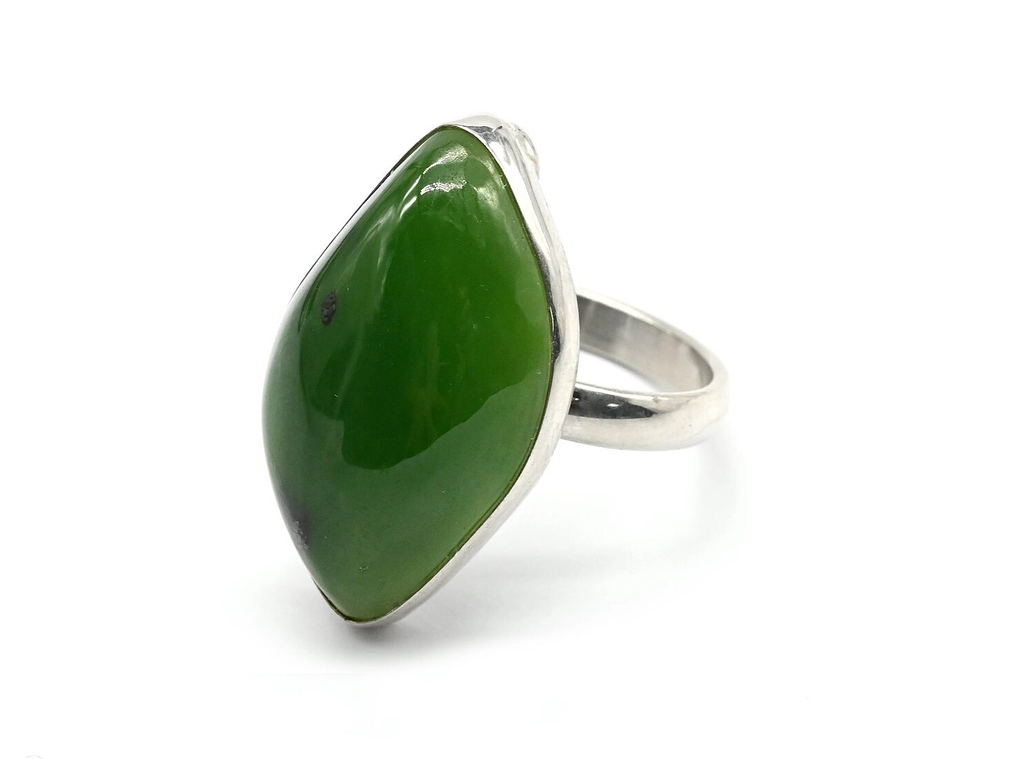 Кольцо, нефрит