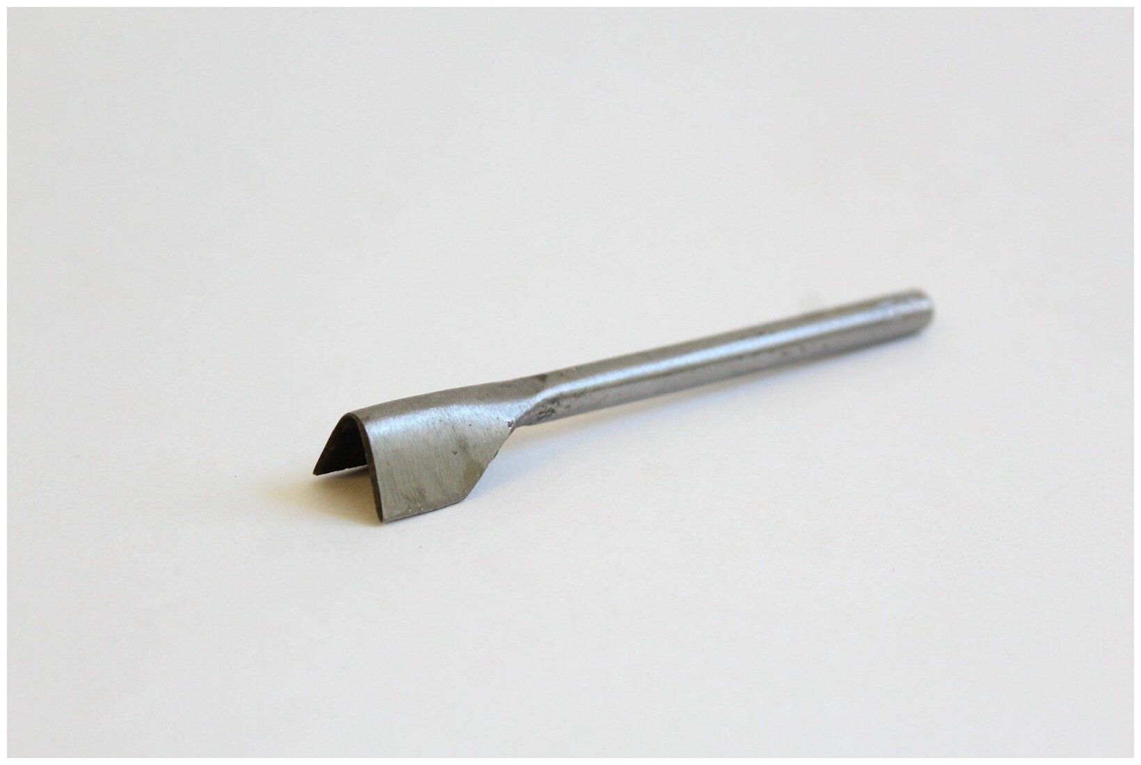 Торцеватель (отсекатель) для работы с кожей V-образный 10 мм